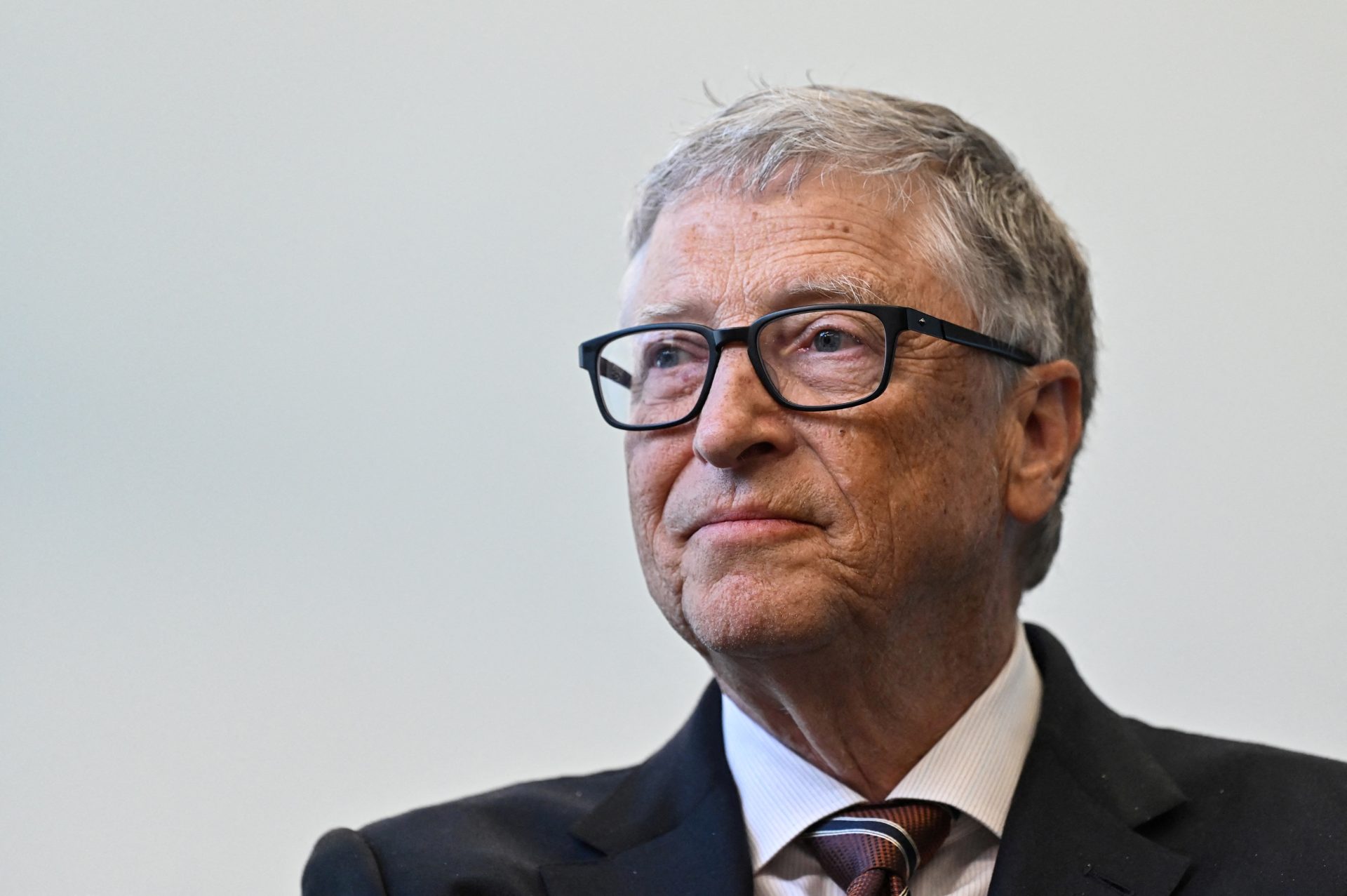 Top 10 Richest People In The World and What Do They Study? - Excel ...